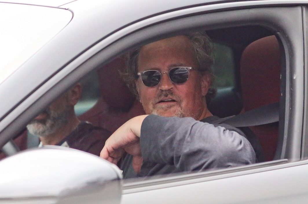 Tydzień temu Matthew Perry opublikował zdjęcie w jacuzzi, w którym to ...